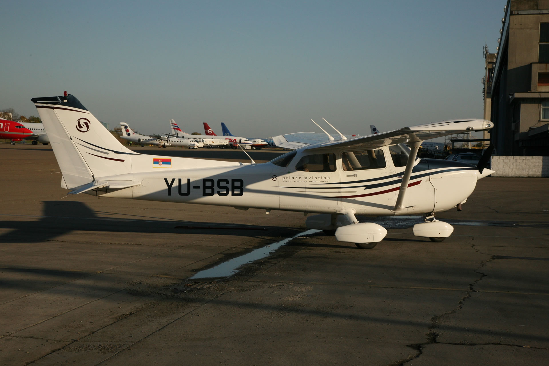 Cessna 172R Skyhawk - Prince Aviation