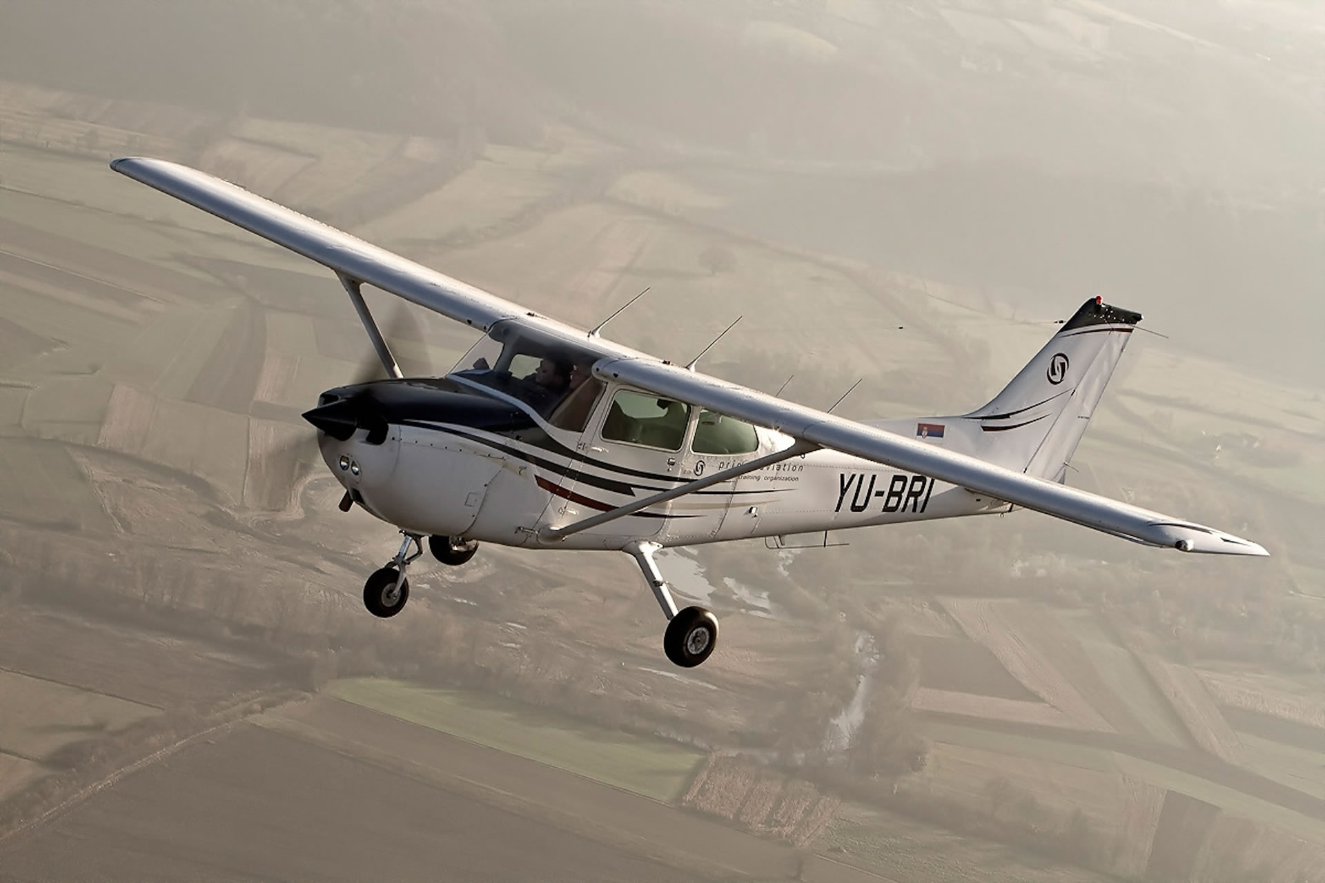 Cessna 172N Skyhawk - Prince Aviation