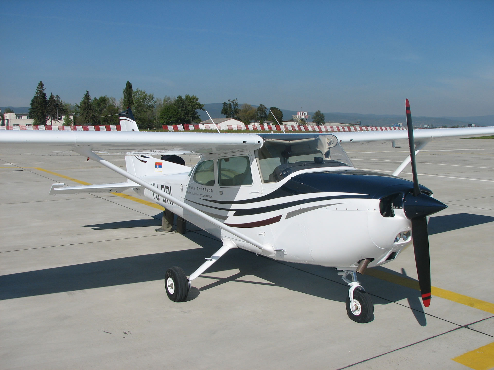 Cessna 172N Skyhawk - Prince Aviation
